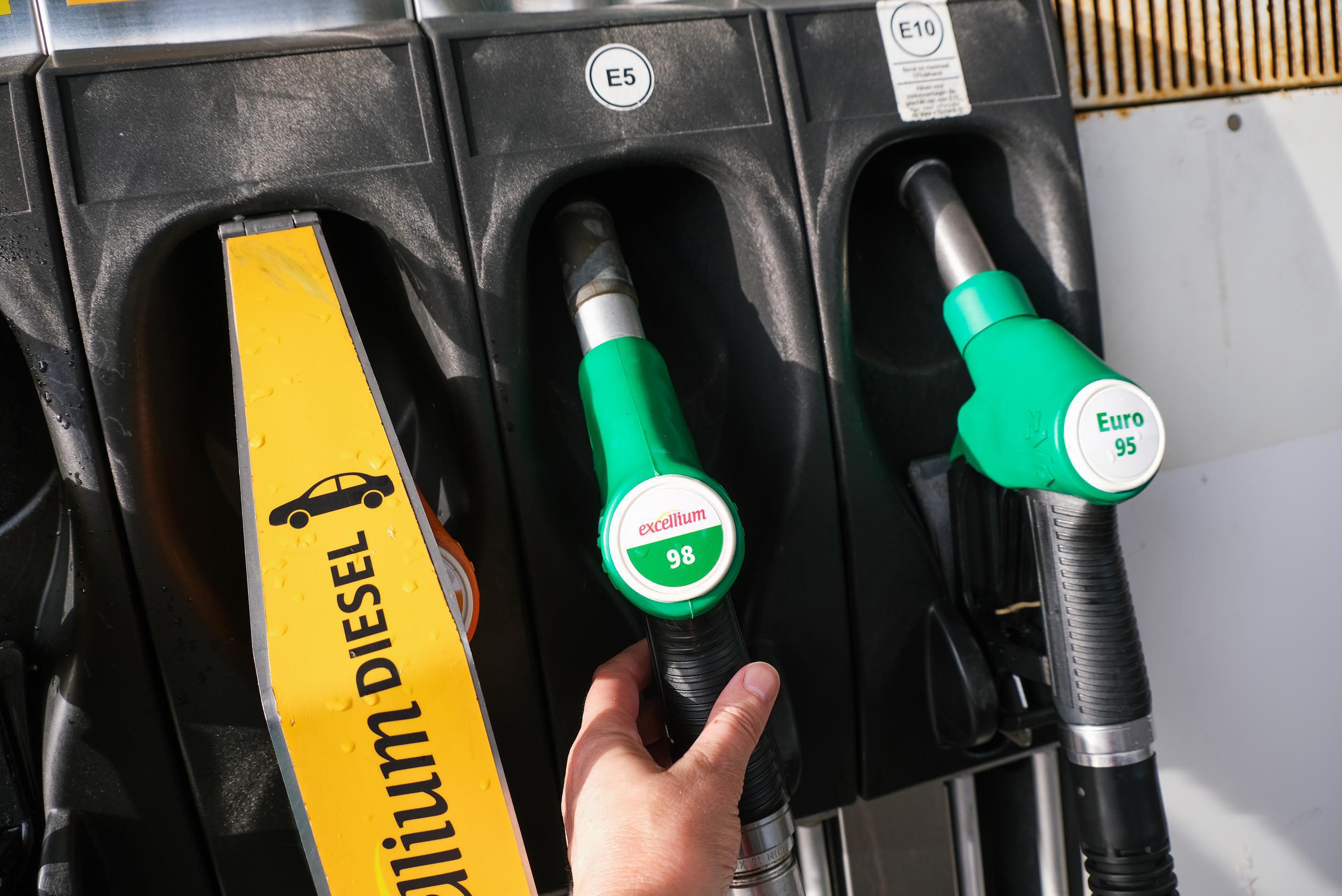Benzine opnieuw goedkoper: prijs op laagste niveau sinds vorig jaar | GVA