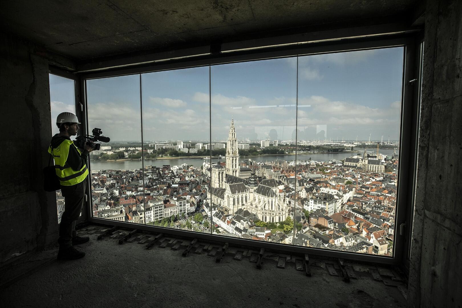 Wandelen door het skelet van de Boerentoren: “Nergens anders ter wereld ...