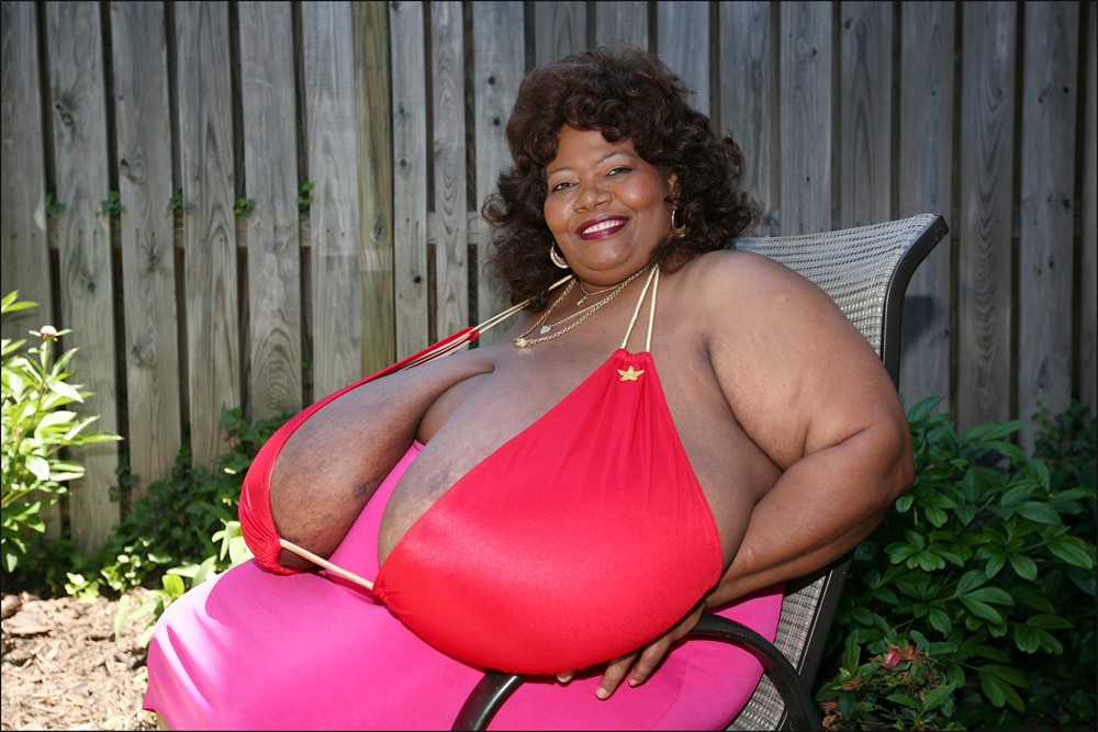 Dit zijn de grootste (echte) borsten ter wereld | GVA