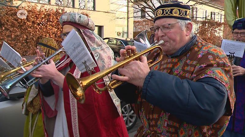 ‘Reetse Veteranen Vrienden’ trekken straten van Reet in met ...