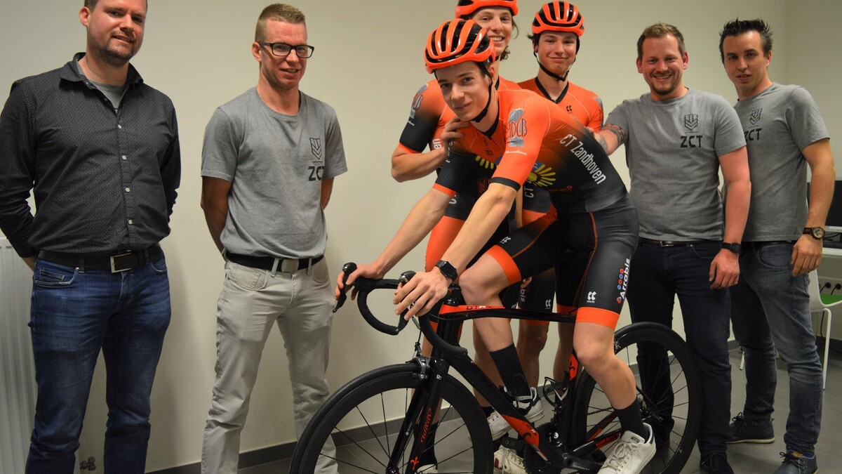 Koersgekke vrienden starten zélf wielerploeg | GVA