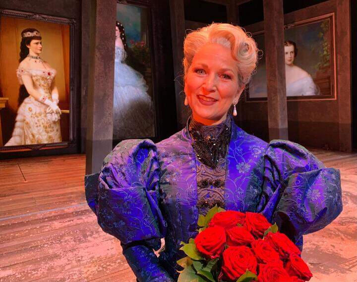 Bas Birker bewondert ‘zijn Ann’ tijdens galapremière van ‘Elisabeth ...