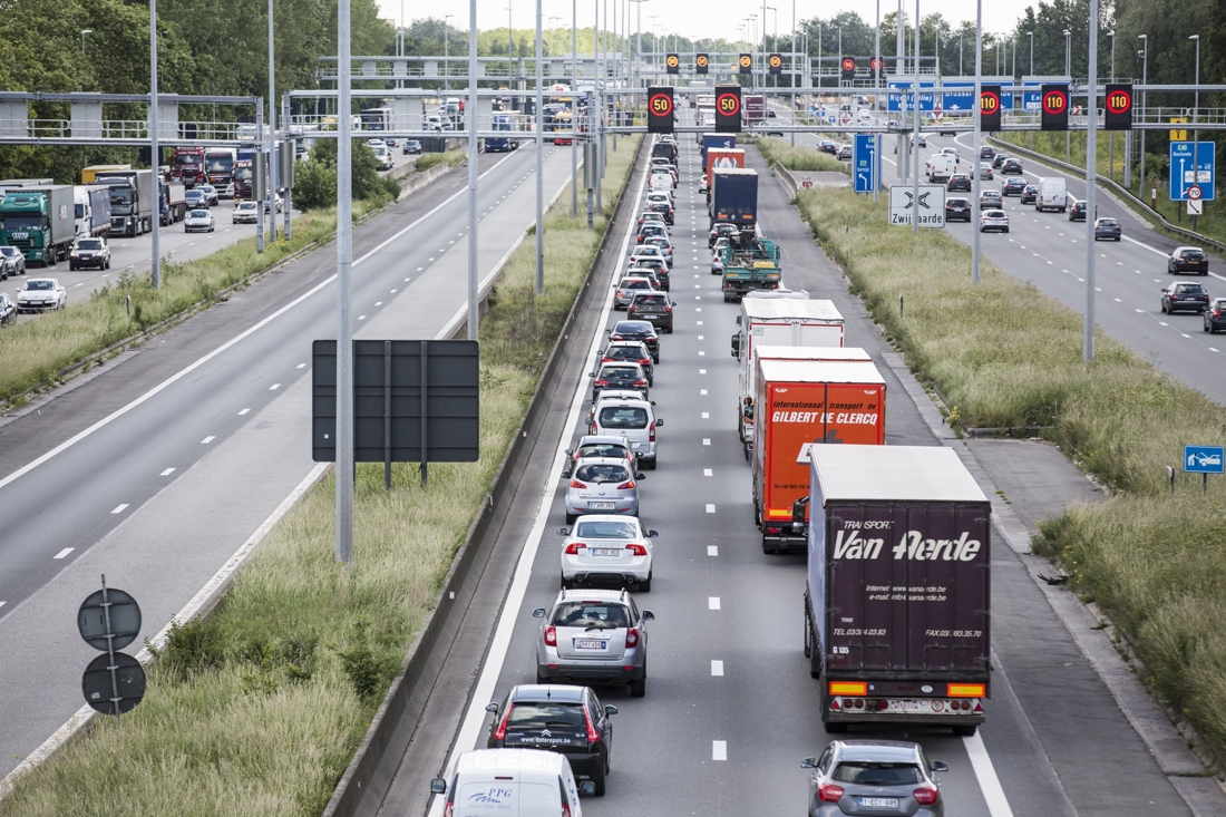 Snelheidslimiet op autosnelwegen verlagen of verhogen? (poll) | GVA