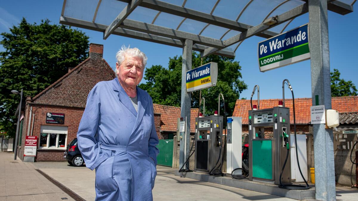 Urbain (90) is al 64 jaar pompbediende: “Maar zoals de prijzen nu ...