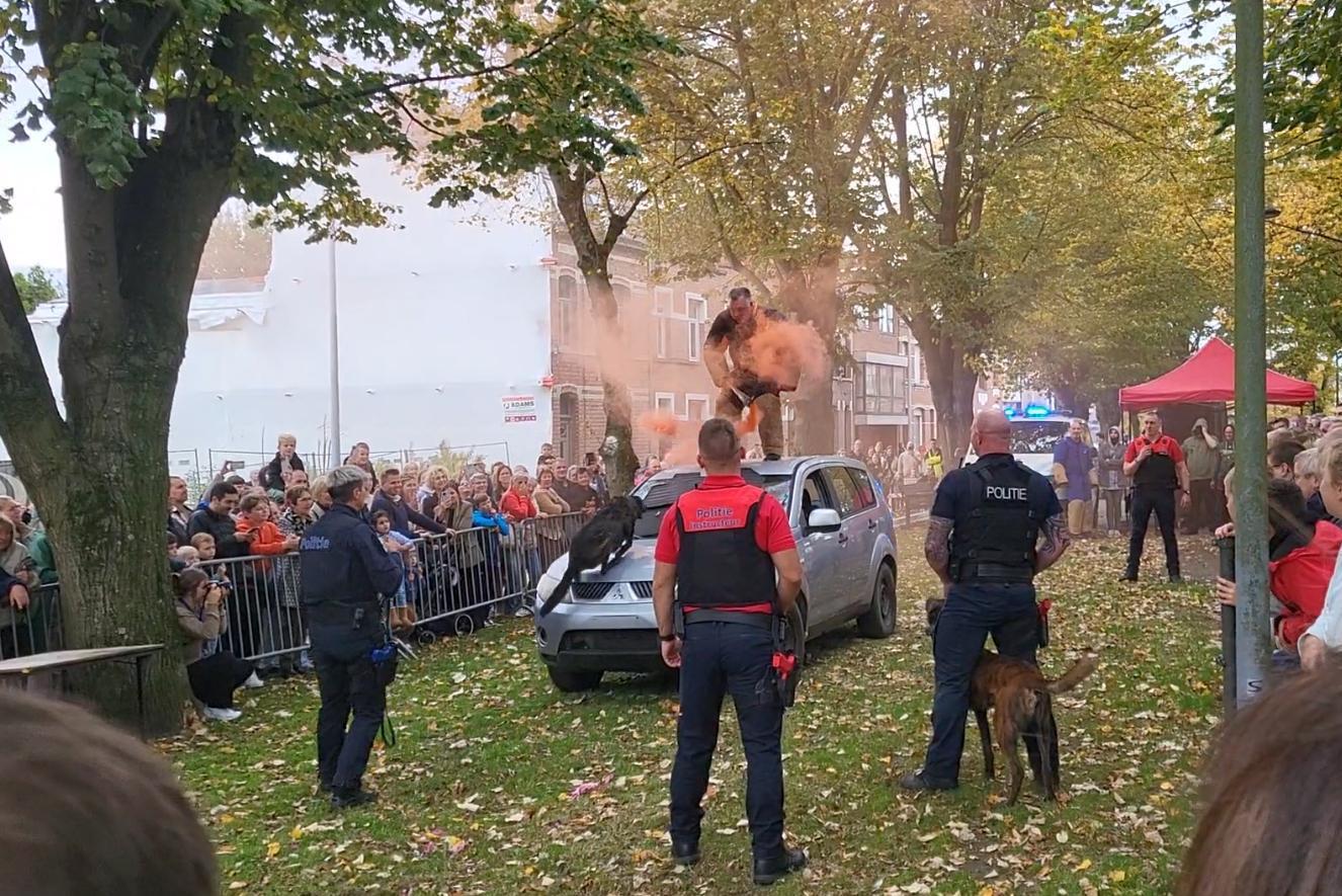 Opendeur politie Neteland lokt massa nieuwsgierigen | GVA