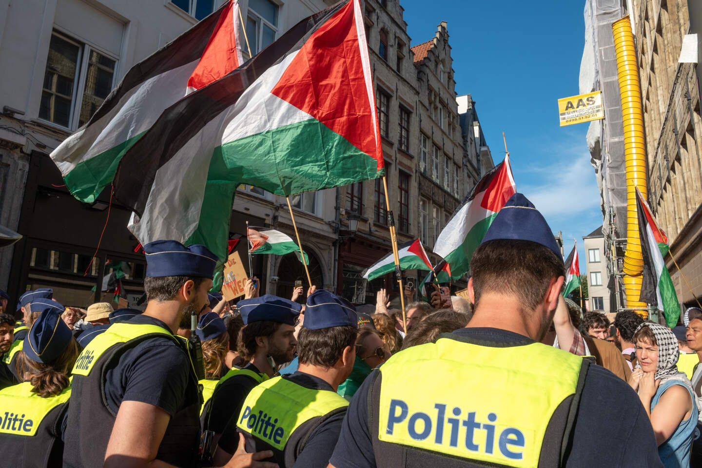 Politie ziet ordeverstoring, betogers zien repressie: waarom de pro ...