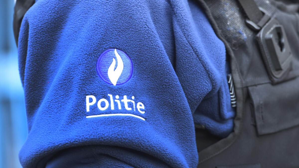 Eindhout en Groot-Vorst verwelkomen nieuwe wijkagenten | GVA