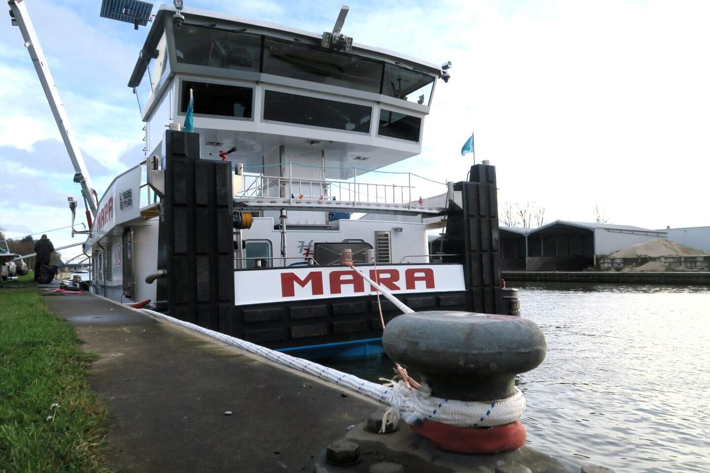 Benjamin en Sara nemen meest krachtige én duurzame duwboot van ons land ...