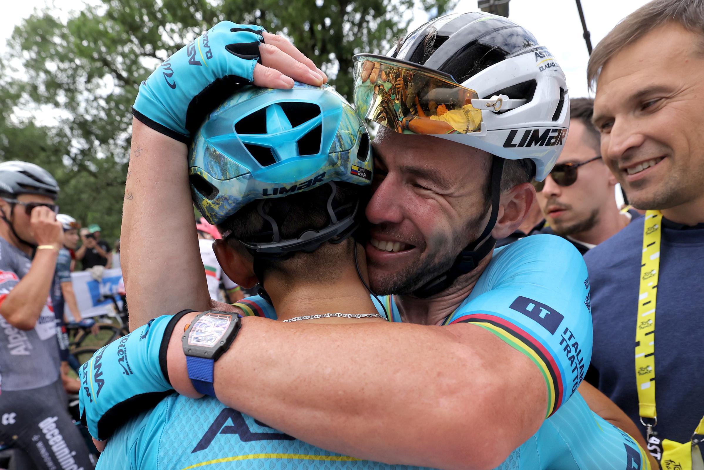 Emotionele Mark Cavendish kan het zelf amper geloven: “De ploeg maakte ...