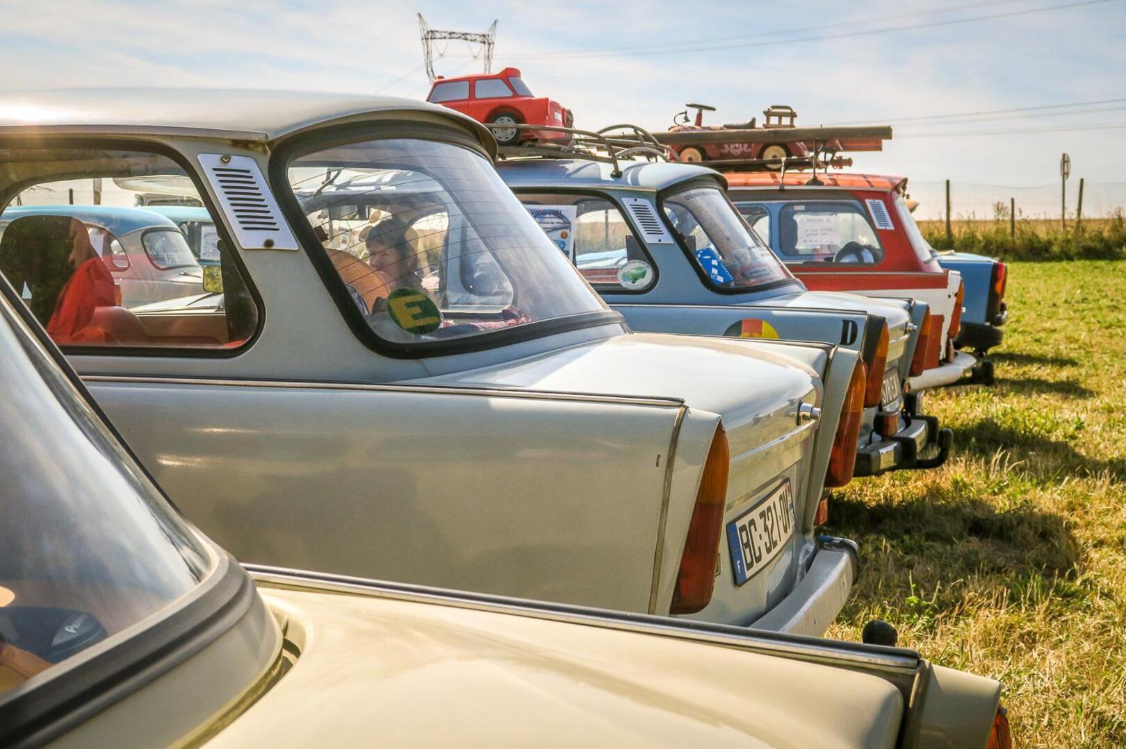 120 eigenaars van oldtimers uit voormalig Oostblok verzamelen op ...