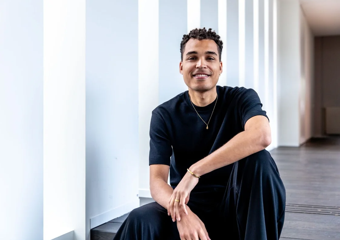 Aster Nzeyimana (29) ruilt VRT in voor VTM: “Ik kan voetbal combineren ...