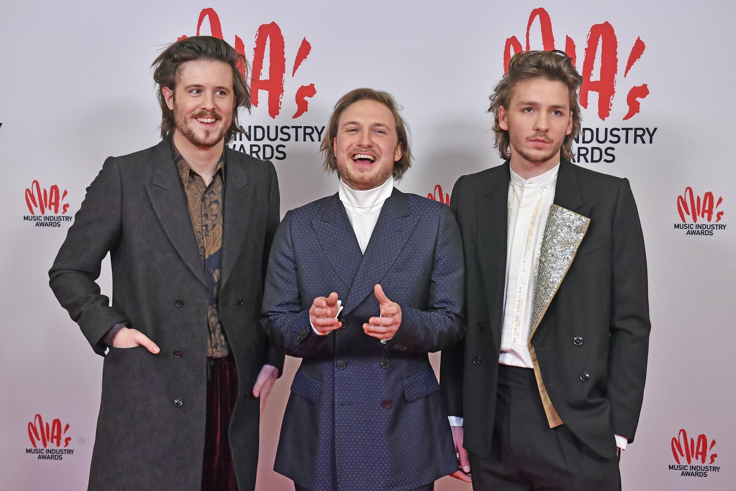 Antwerpse Bazart-gitarist Simon Nuytten gaat voortaan kaal door het ...