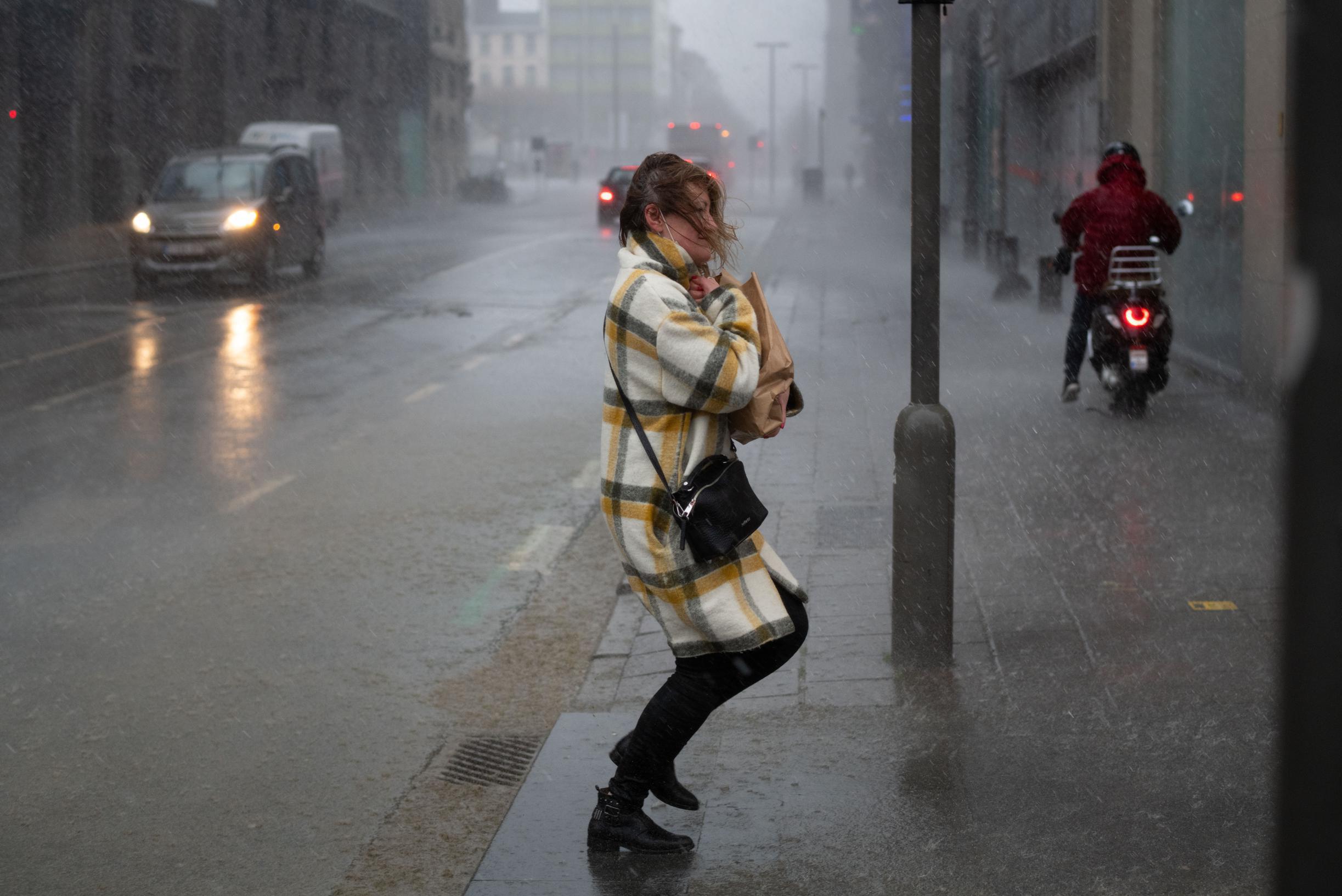 “Zelfs code rood is niet uitgesloten”: KMI waarschuwt voor hevige ...