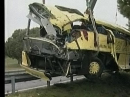 3 doden bij crash met autobus | GVA