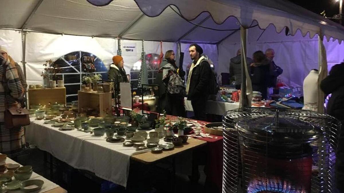 Mortsel Wintert! palmt het Stadsplein in terwijl de winterkermis naar ...