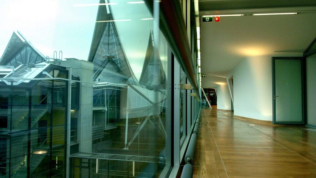 Vrouw (55) opgepakt voor subsidiefraude bij vzw’s rond palliatieve ...