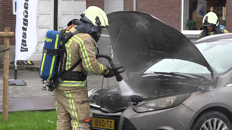 Auto deels uitgebrand in Dorpsstraat in Stabroek | GVA