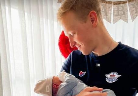 Tim Merlier moet pasgeboren zoontje al meteen voor drie weken missen ...