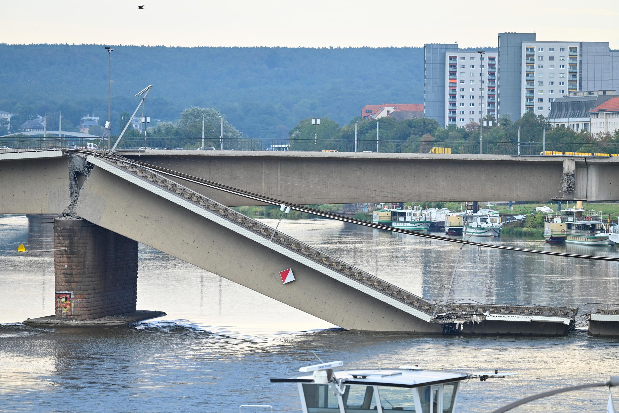 Deel van de Carolabrug in Dresden ingestort | GVA