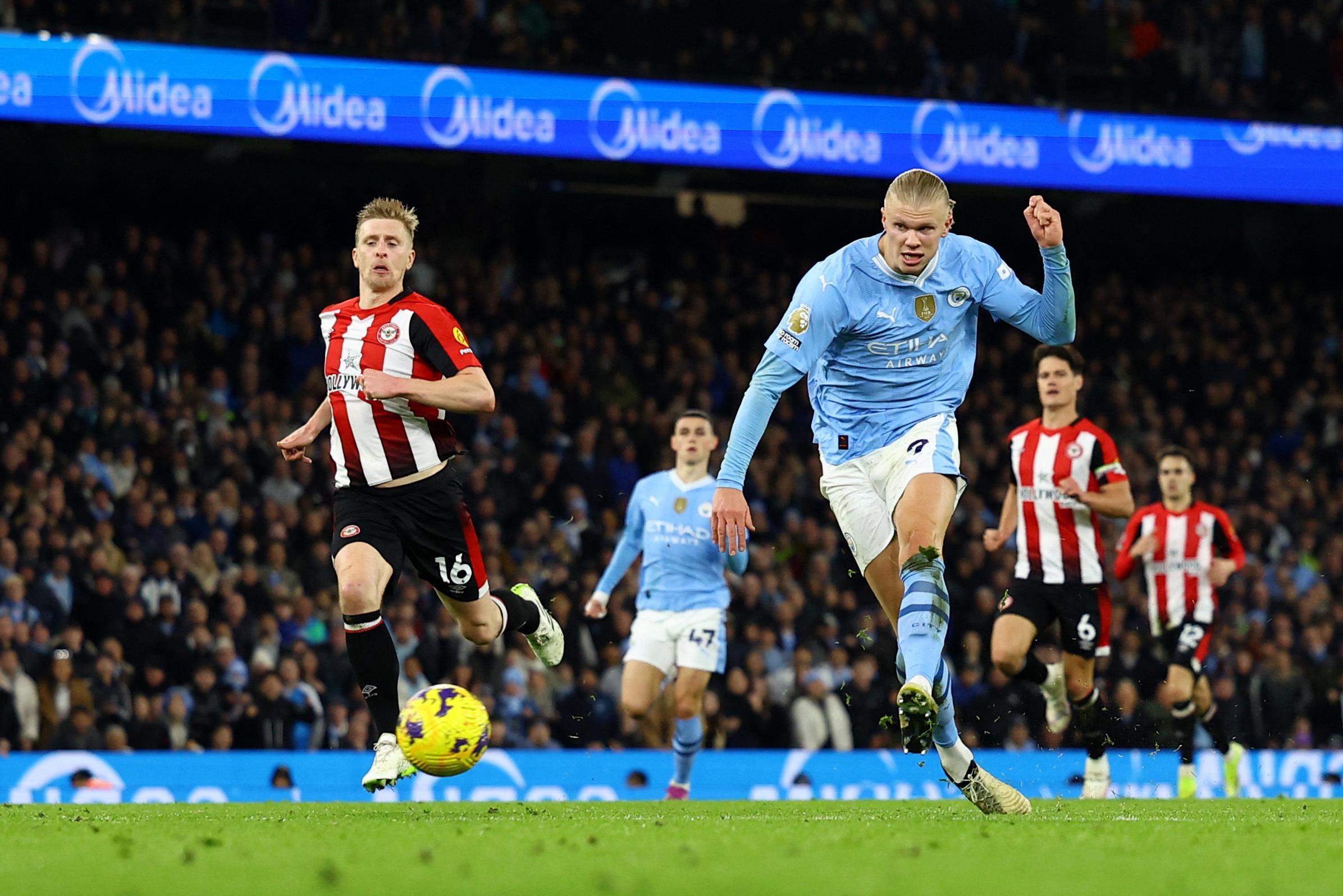 Erling Haaland bevrijdt zichzelf en schiet Manchester City voorbij ...