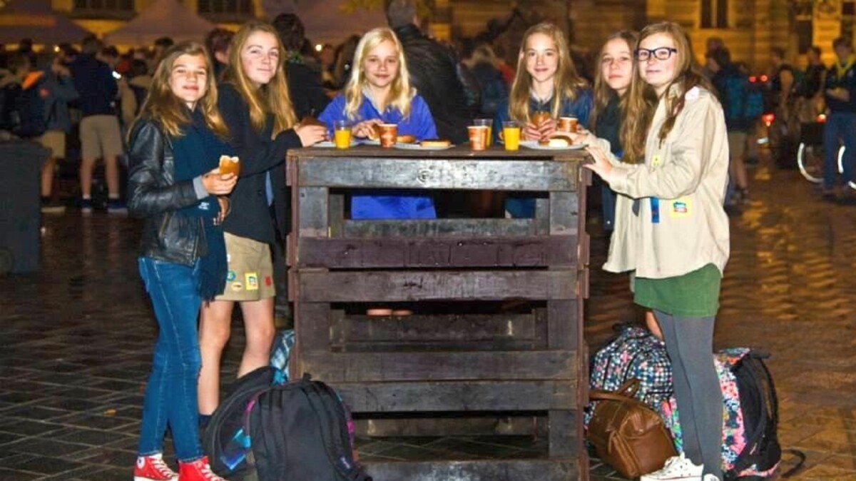 Geel trakteert jeugd op ontbijt in eigen kot | GVA