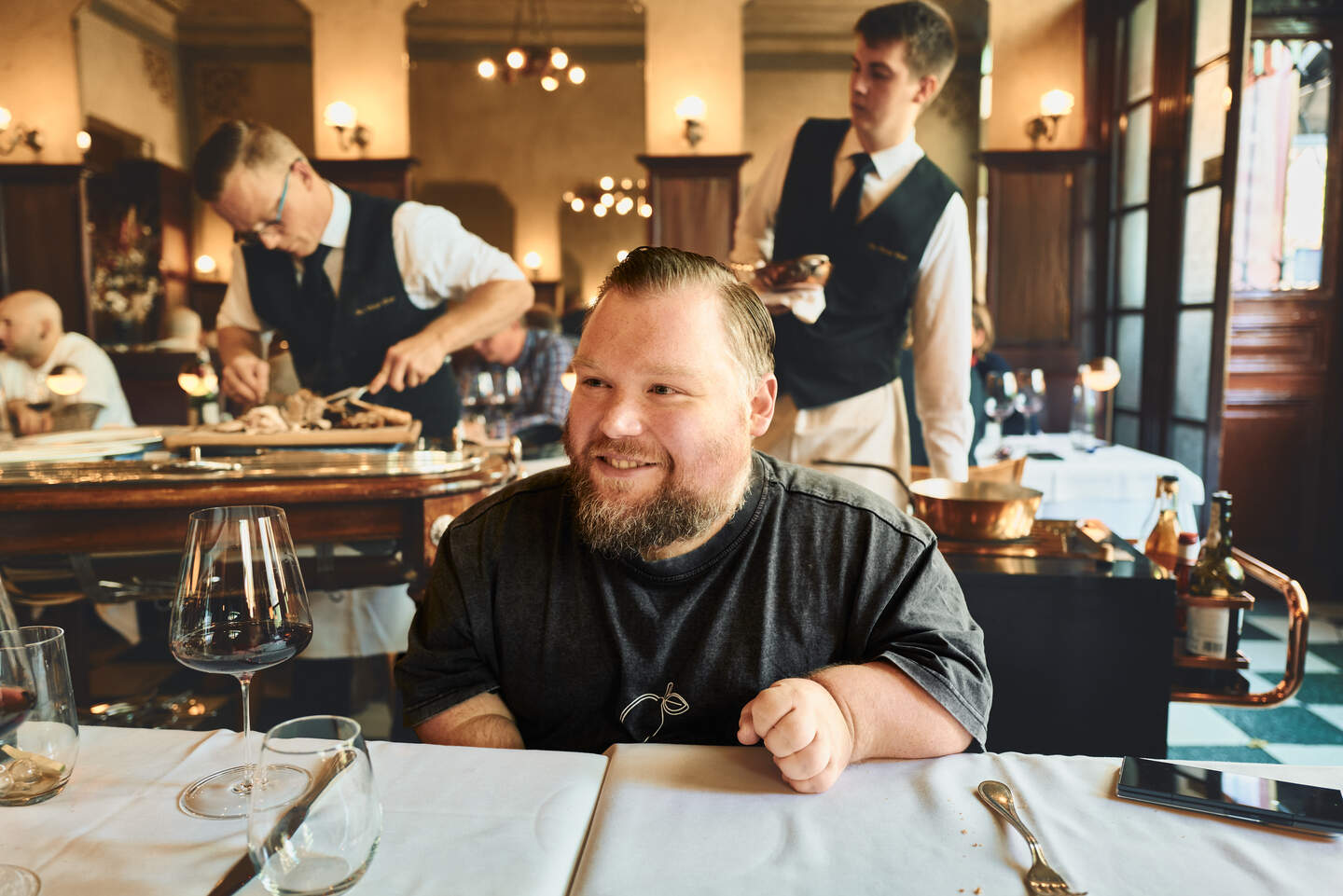 Met William Boeva naar zijn favoriete restaurant in ’t Stad: “Ik eet ...