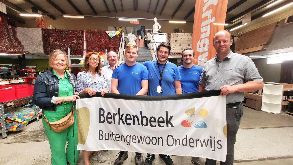 Afstuderen en op dezelfde dag aan de slag: Aerjen (18) en Axel (20) van ...