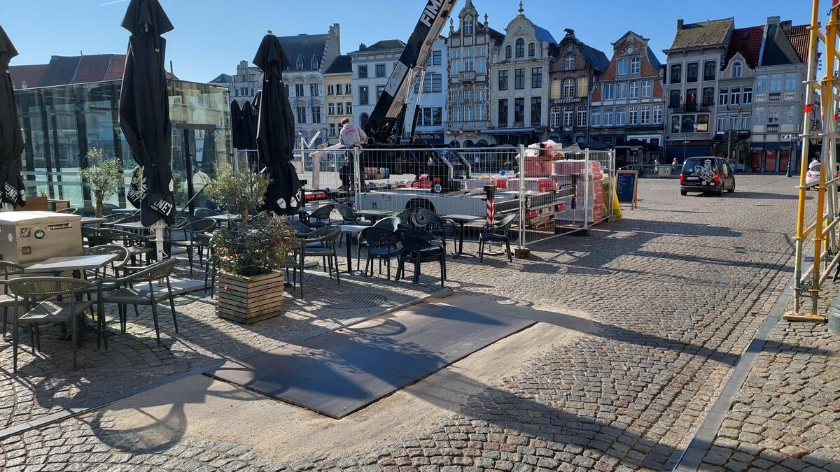 Verzakking op Grote Markt wordt hersteld: “Verdere instorting voorkomen ...