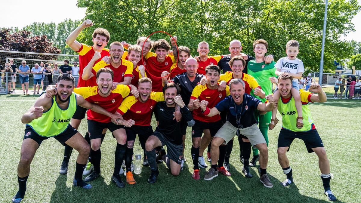 “Ik besef nog niet hoe speciaal dit is”: Cédric Folla scoort acht ...