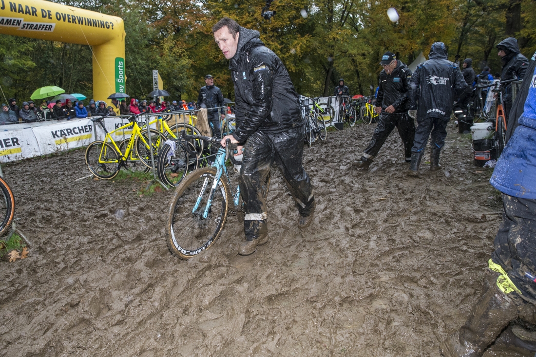 Moddergevecht in de wisselzone: mecaniciens willen betere ...