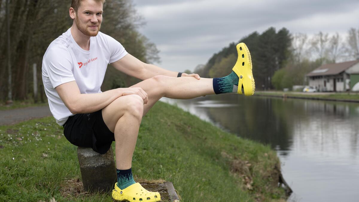 Jules (22) valt wereldrecord marathon op crocs aan: “Ik weet nu al dat ...