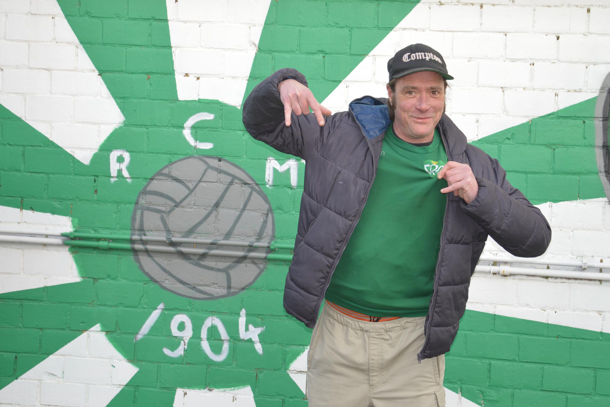 Racinger/rapper maakt liedjes over favoriete voetbalploeg: “Als rapper ...
