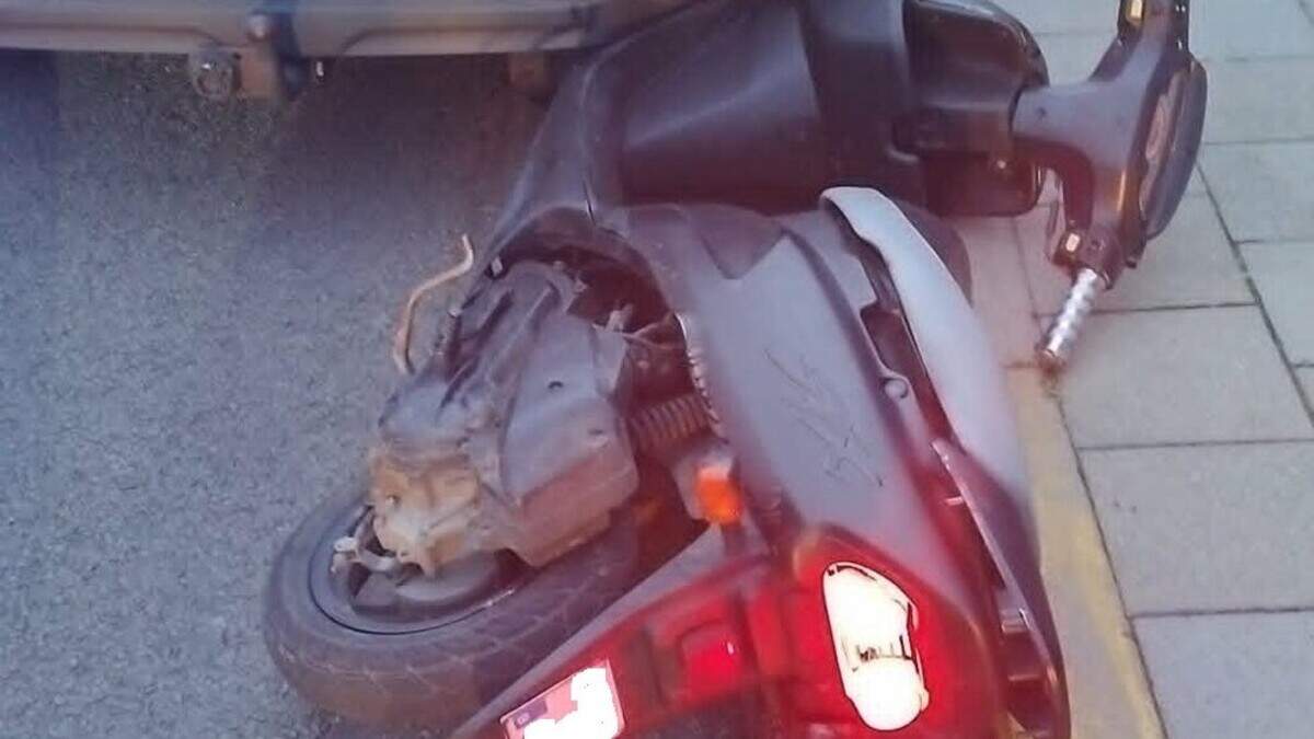 Jongeman (14) vlucht met opgedreven bromfiets en gestolen nummerplaat ...