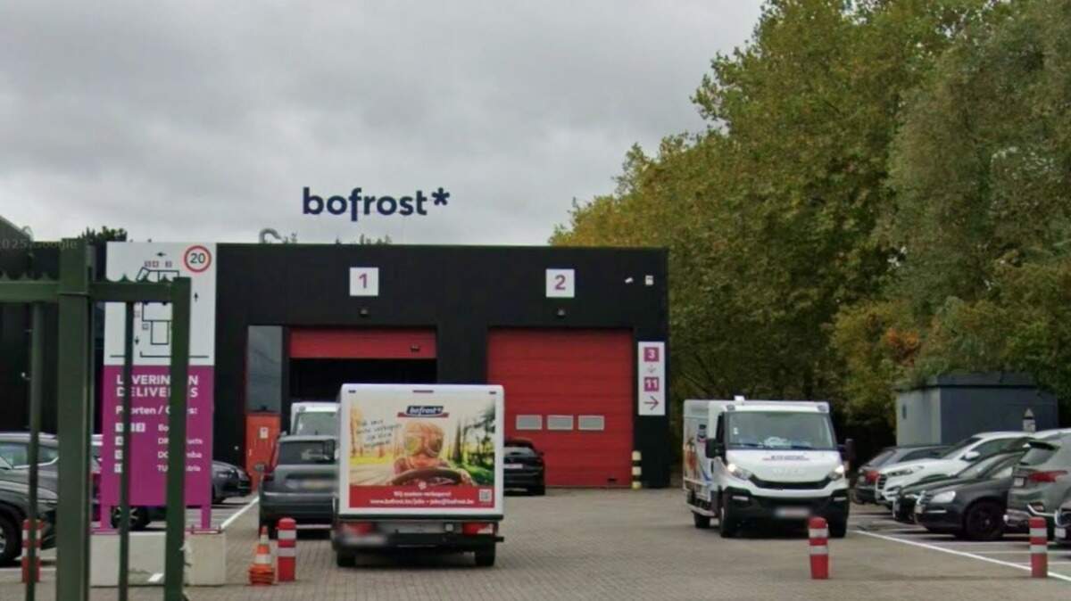 Drie medewerkers Bofrost lopen brandwonden op na lek van bijtende stof ...