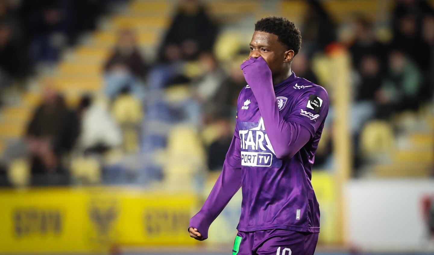 Beerschot moet na rode kaart, penaltymisser en twee strafschoppen nu al ...