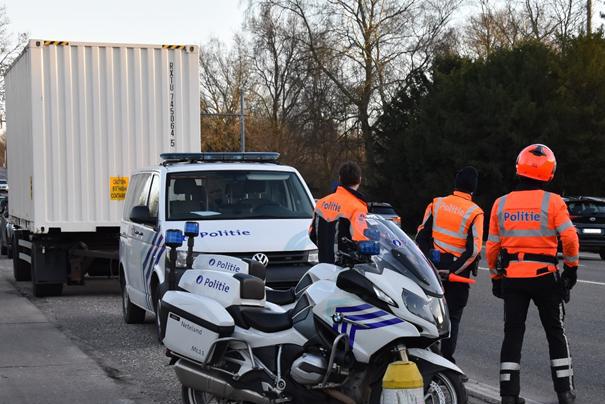 Politie Neteland deelt acht pv’s voor overlast, drugs en ...