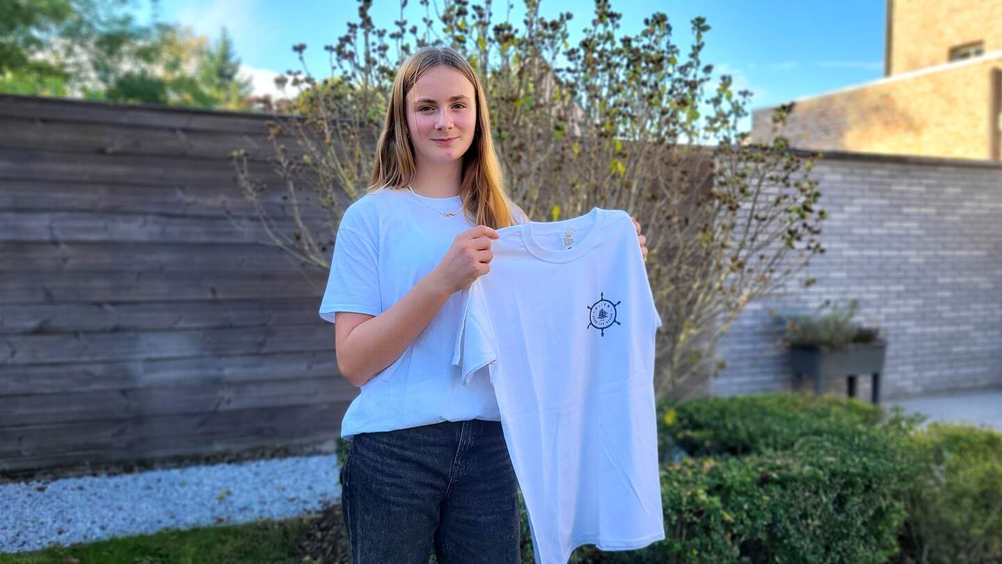 Elien (15) zeilt oceaan over met historisch schip vol andere tieners na ...