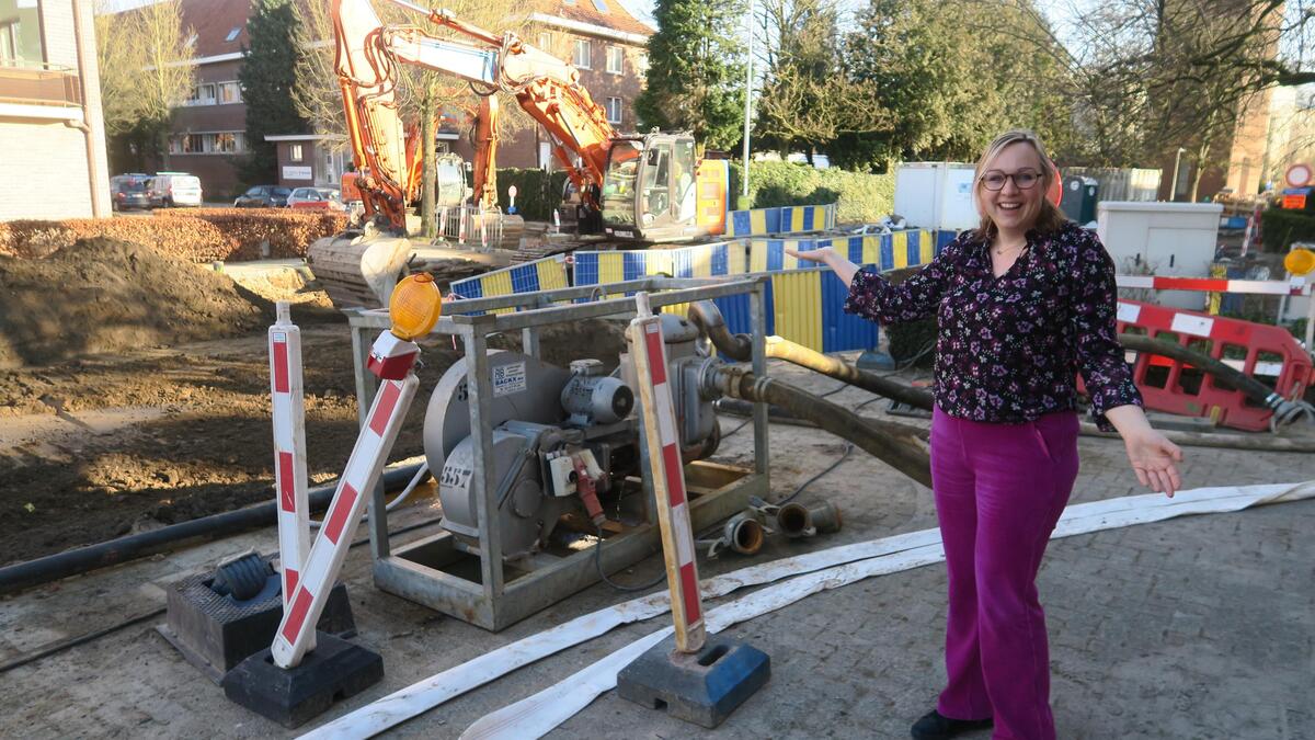 Oogarts Liselotte slaakt noodkreet bij wegwerkzaamheden Deuzeld: “Ik ...