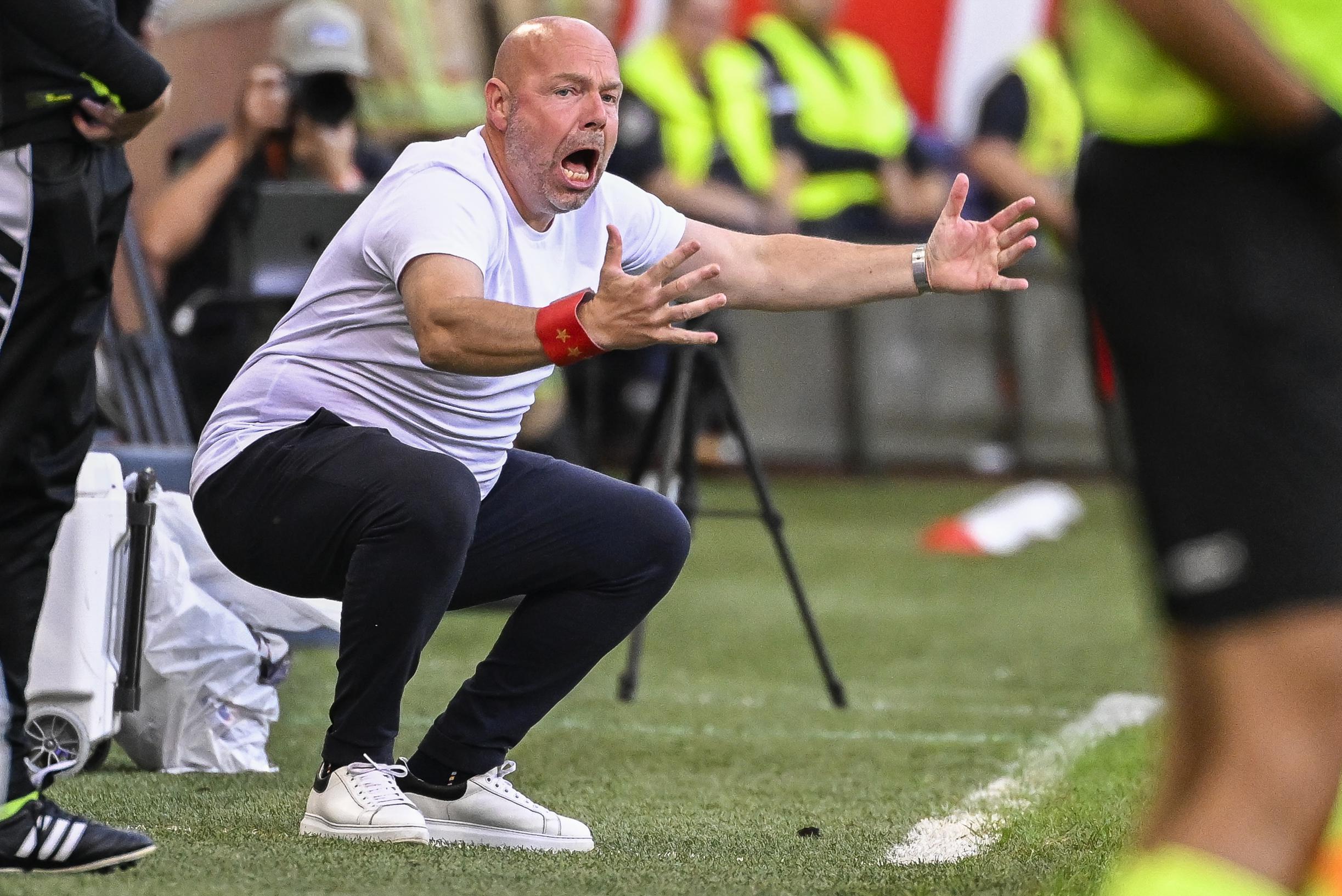 RSC Anderlecht en Brian Riemer langer in zee, coach tekent bij tot 2026 ...