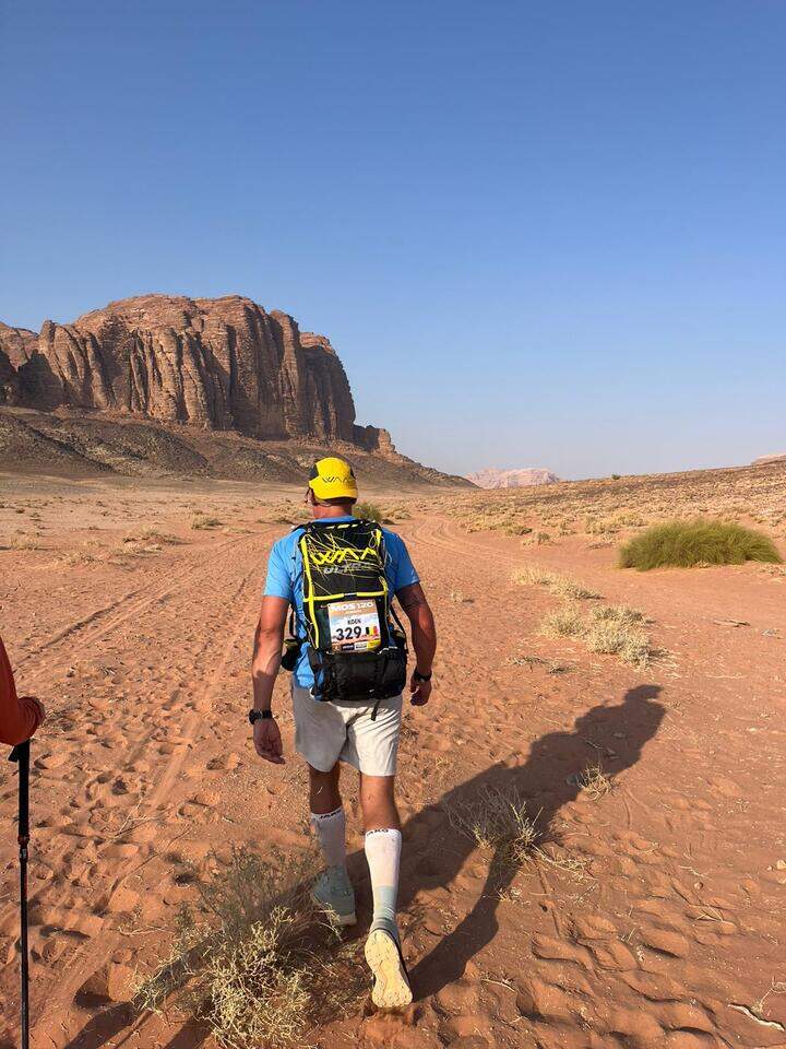 Edegemse burgemeester Koen Metsu (N-VA) loopt halve Marathon des Sables ...