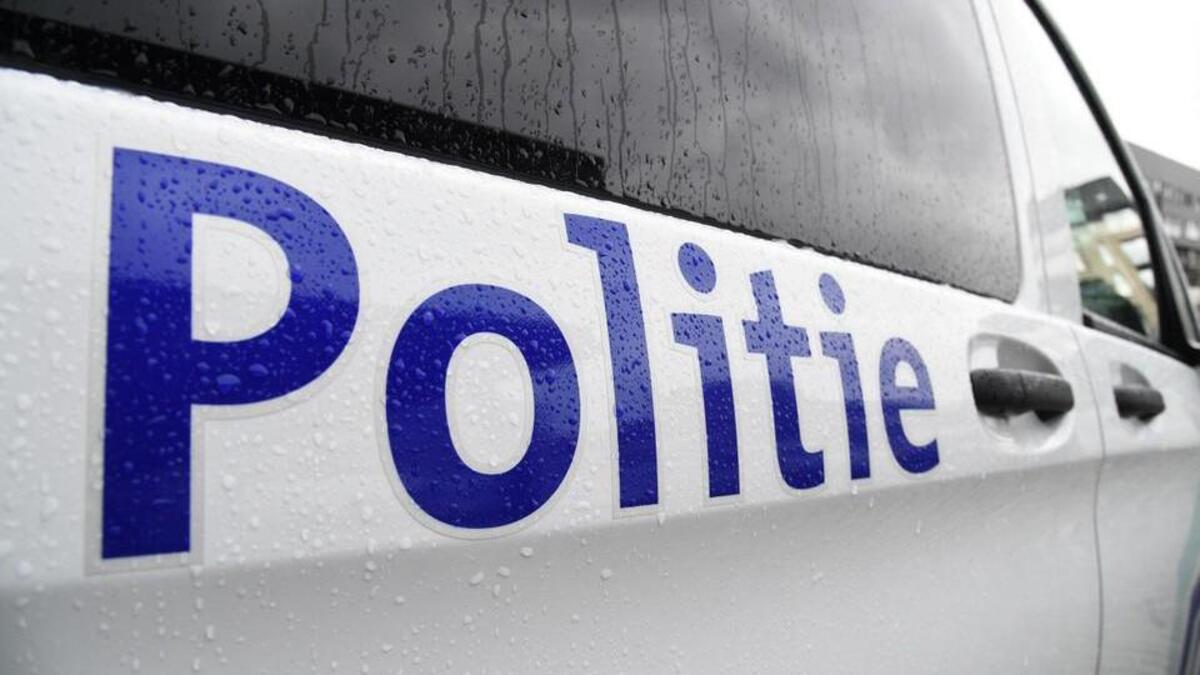 Bromfietser (60) lichtgewond bij aanrijding met auto | GVA