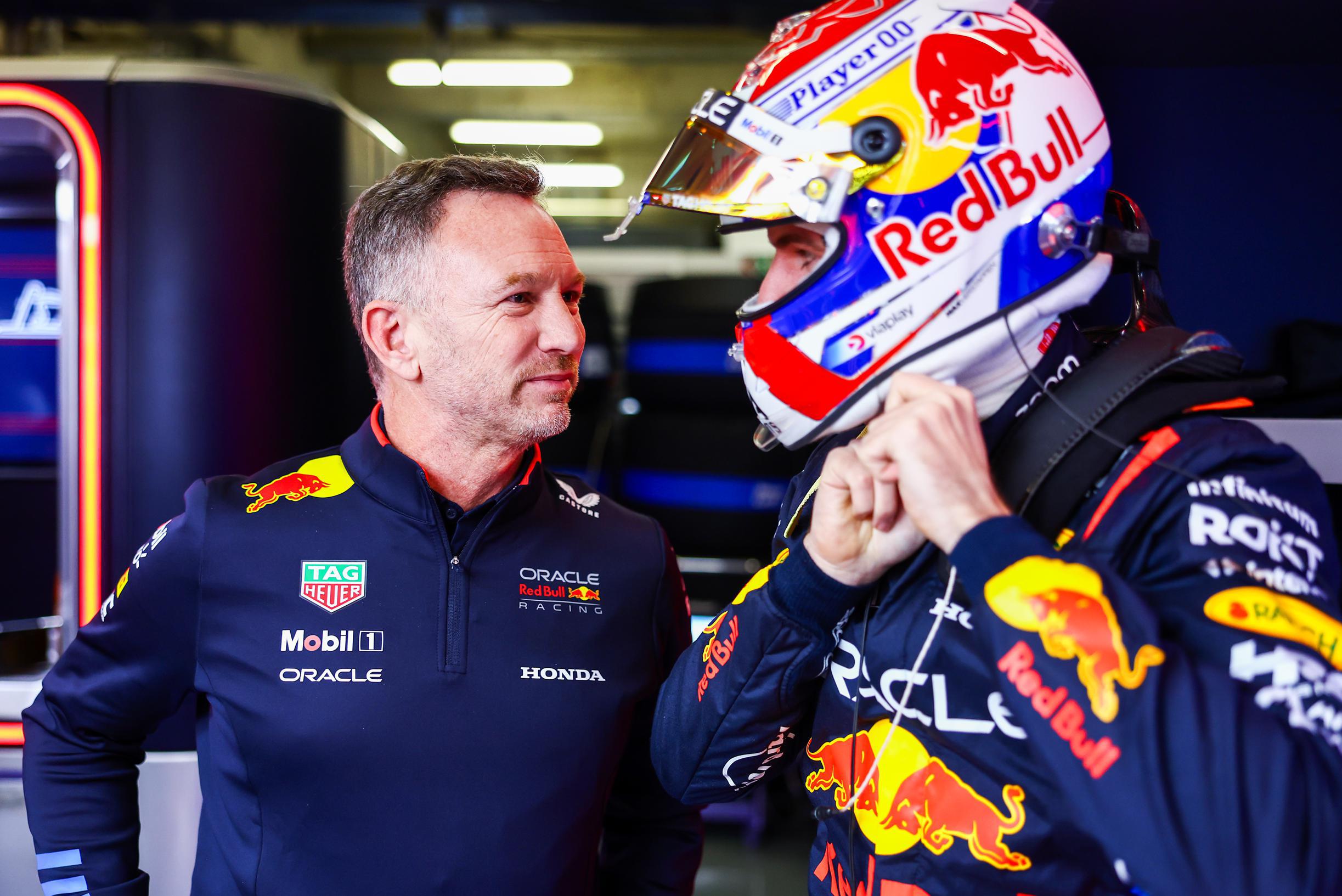 Christian Horner sluit vertrek Max Verstappen uit: “Ik denk dat Toto Wolff zich beter op andere ...