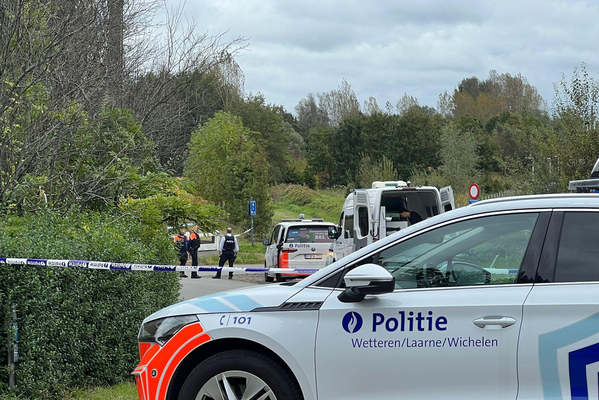 Buurt aangeslagen nadat vrouw dood wordt aangetroffen in woning: “Een ...