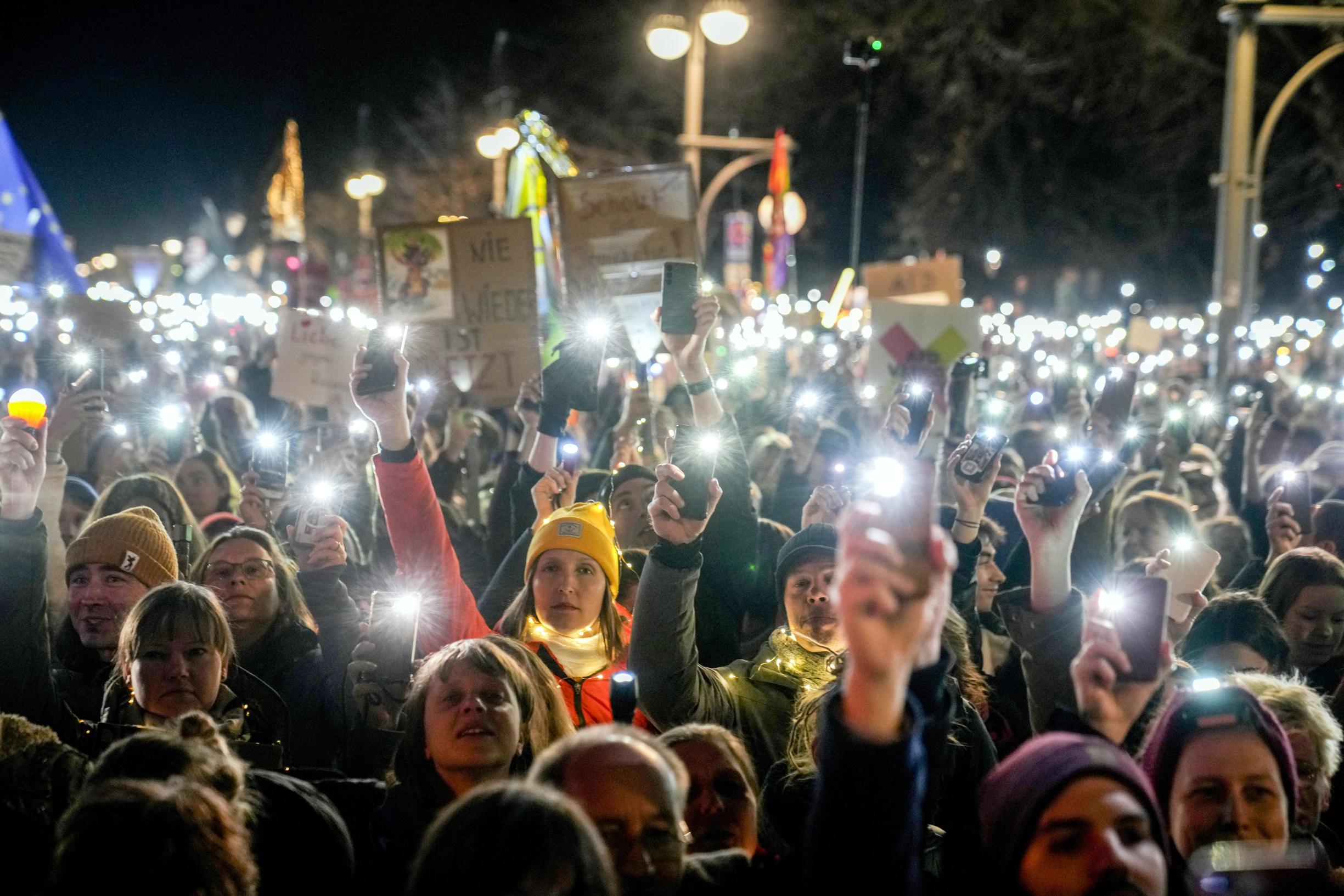 Tienduizenden protesteren in Berlijn tegen de groeiende invloed van ...