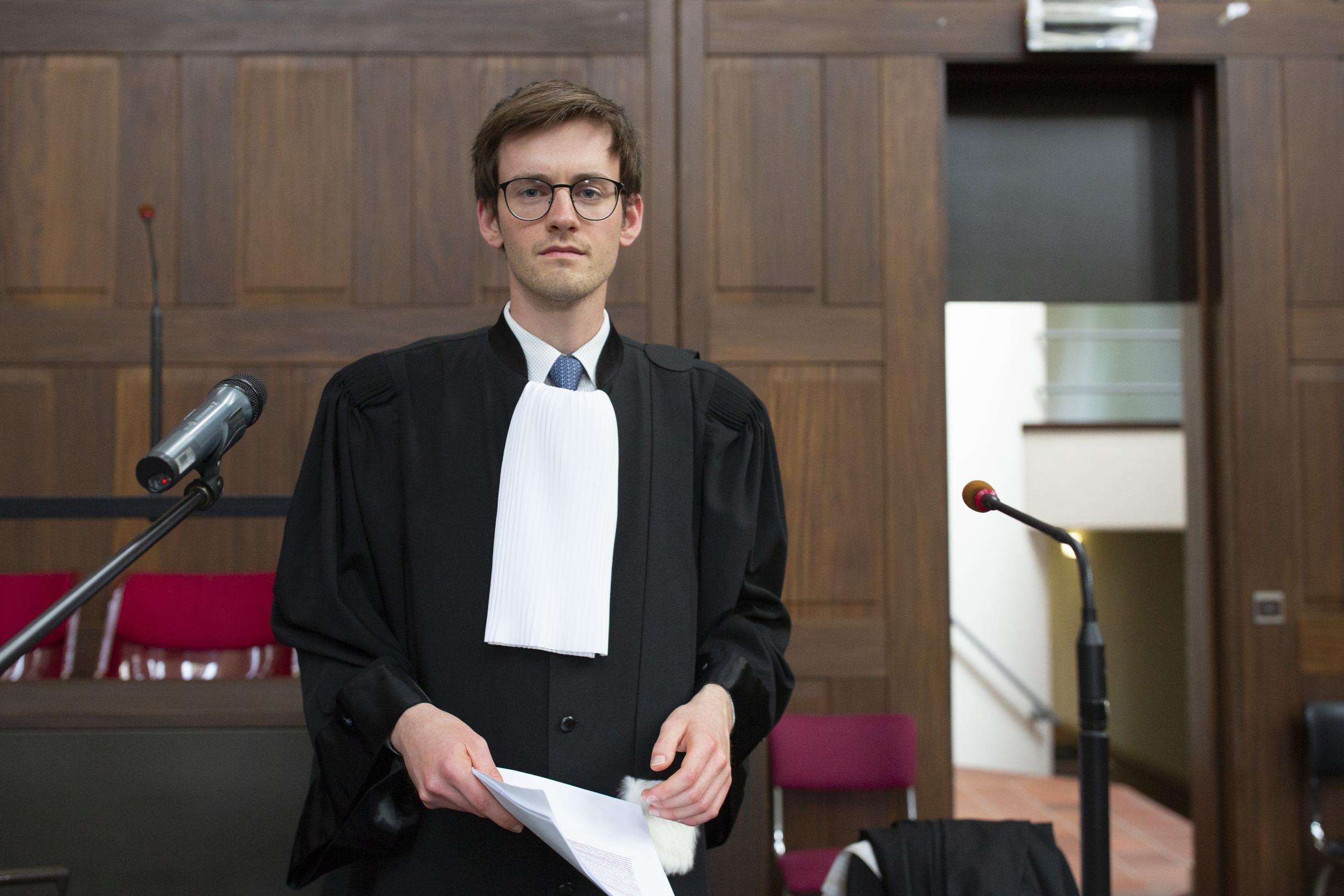 Nijlenaar (22) chat met 14-jarig meisje... althans dat denkt hij: op ...