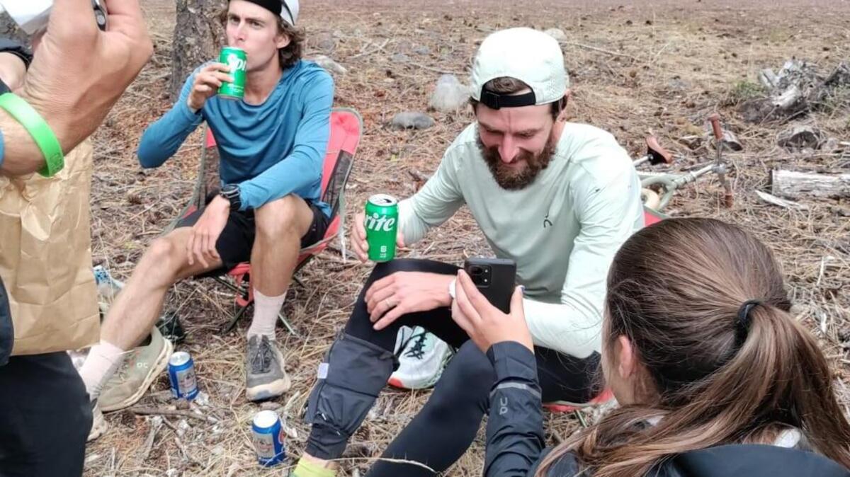 Wat een prestatie! Ultraloper Karel Sabbe verpulvert recordtijd op ...