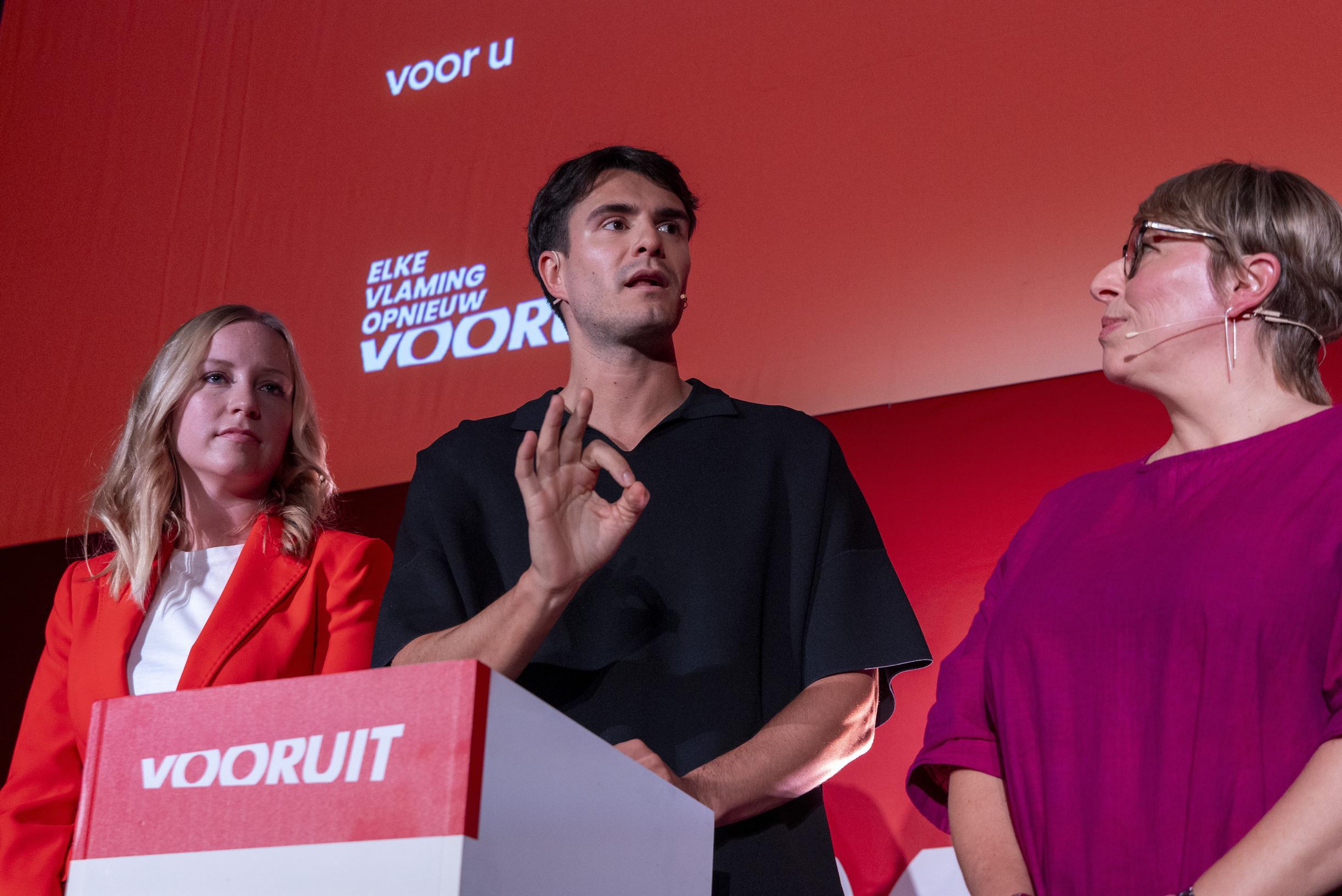 Vlaamse socialisten gaan met zijn allen achter regeerakkoord staan | GVA