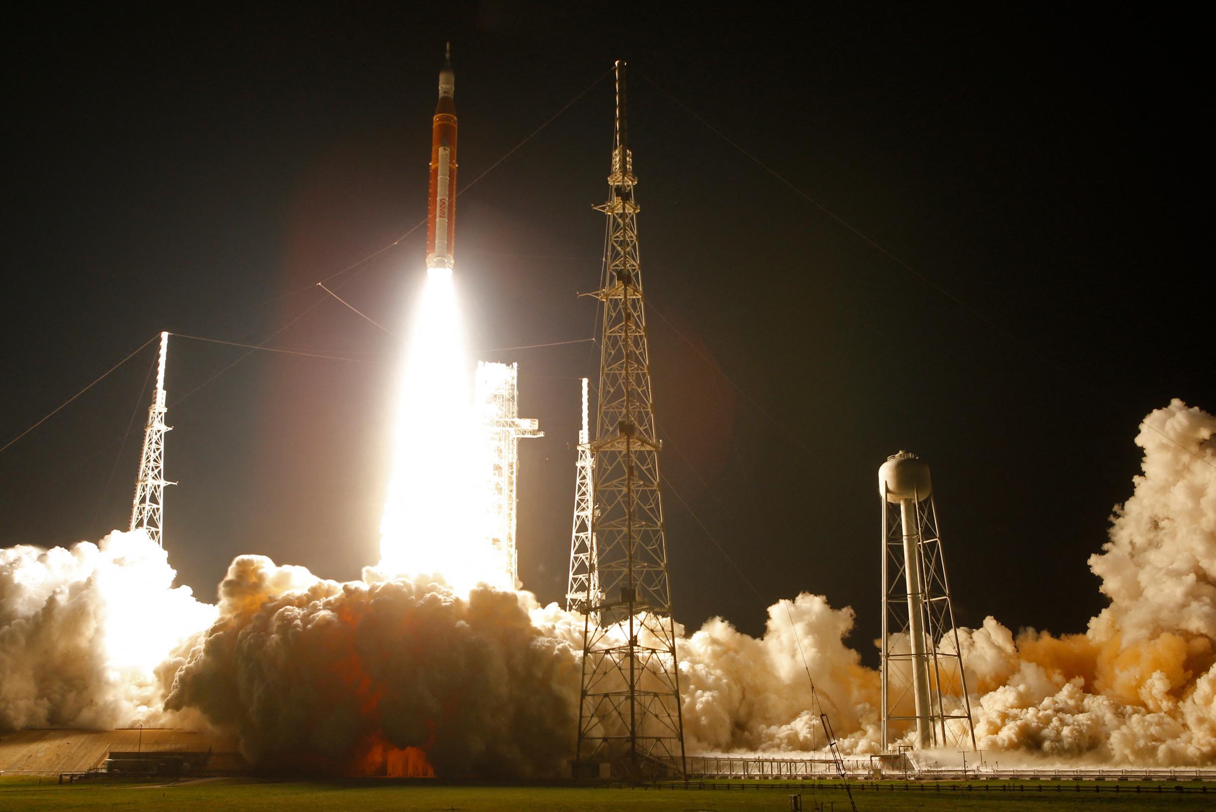 Nieuwe megaraket van Nasa voor het eerst gelanceerd naar maan | GVA