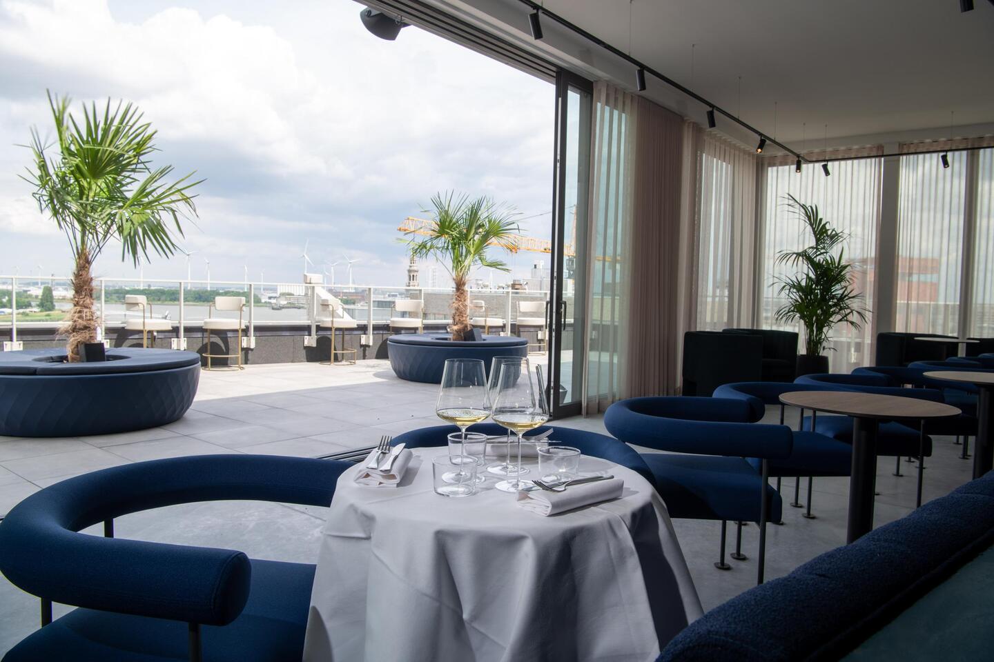 Skybar Antwerp opent in tolhuis: “Alleen al het uitzicht is een ...