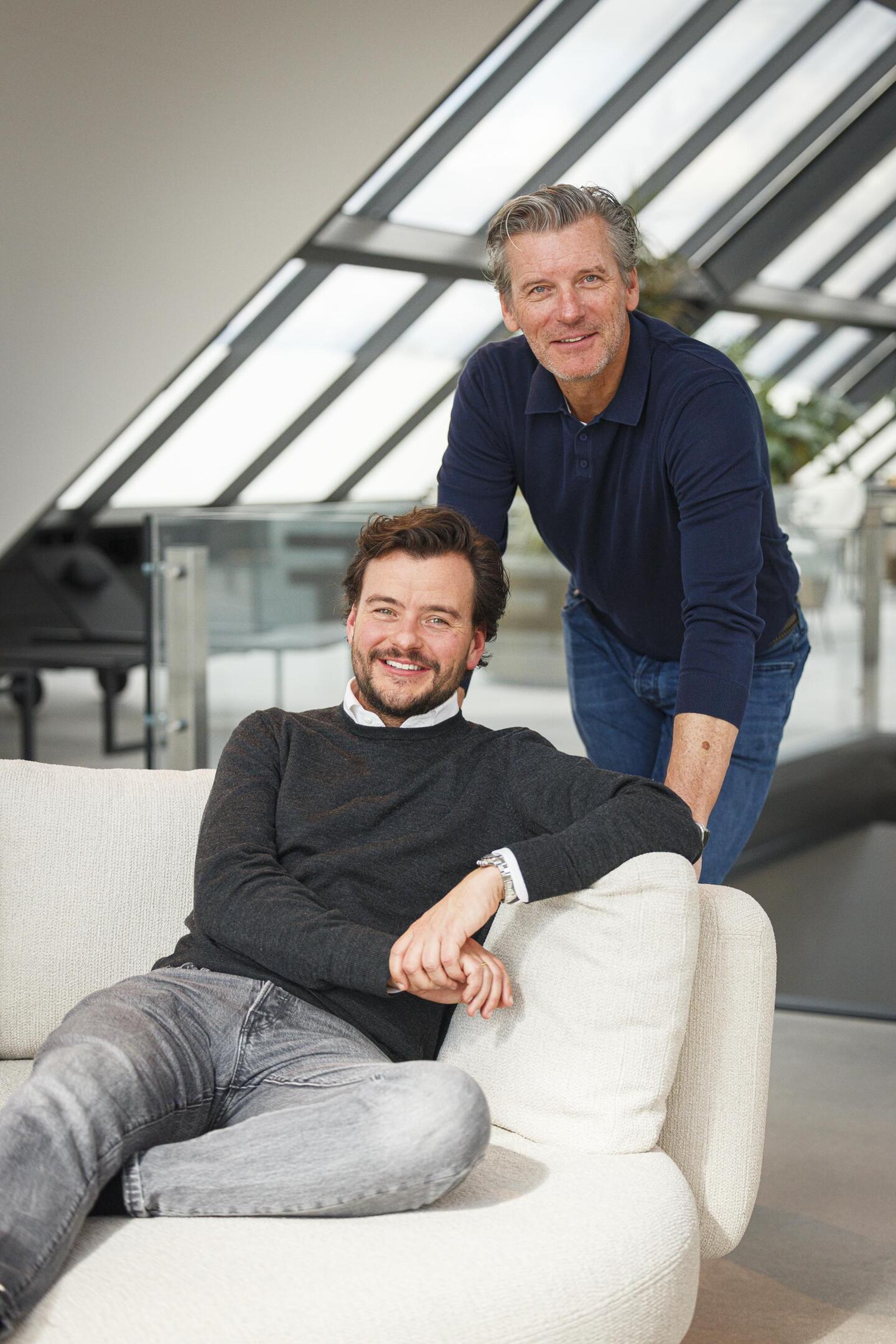 Kris (60) uit Boechout was net papa geworden van vierling toen hij ...